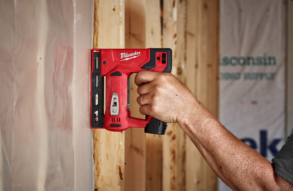 Milwaukee M12 3 8 Crown Stapler 2447 21 Tool Craze